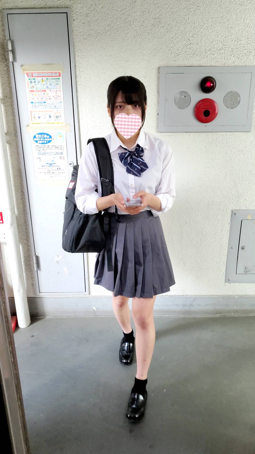 大人しそうな美人JKをエレベーター内スカートめくりでプリプリお尻丸見え ねんいち47 - JP UPSKIRT CLUB