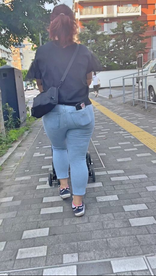 日本代表級の安産型アメリカンサイズ爆尻で男を誘惑！ 下品なバイオレンスボディ 奥様編 - JP UPSKIRT CLUB