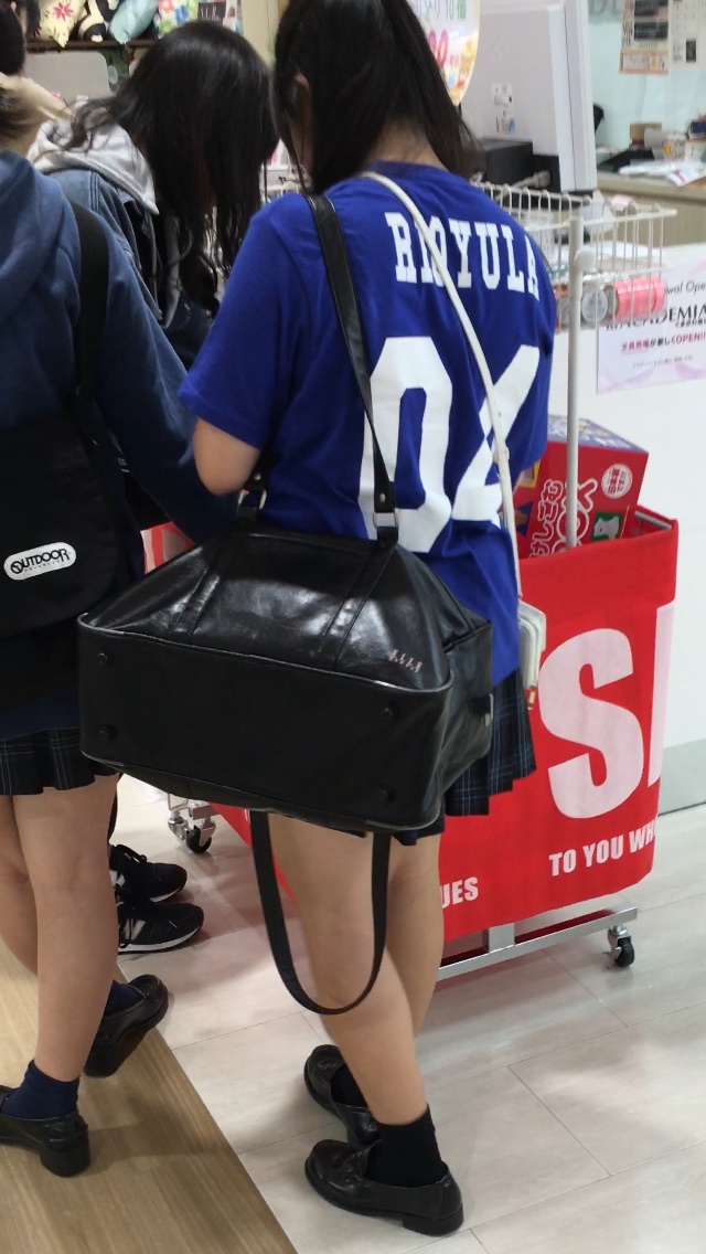 #55 4KJKトリプレットパンチラ - JP UPSKIRT CLUB